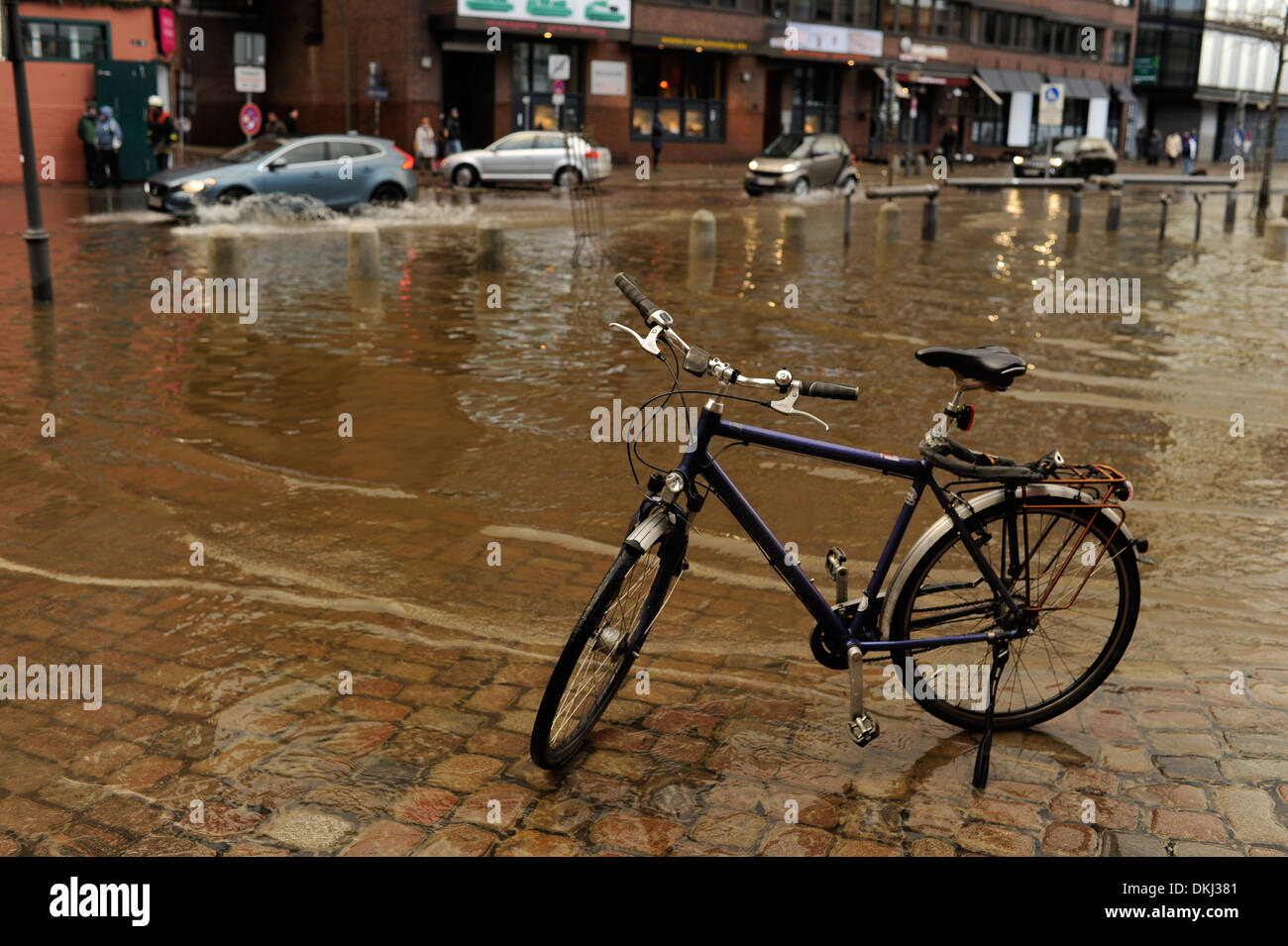 GERMANY Hamburg, storm flood Xaver, flood at river Elbe, street at fish ...