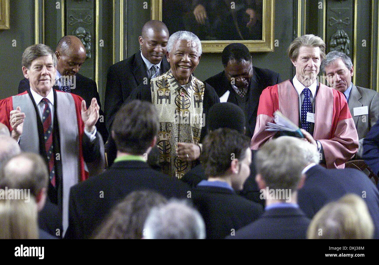 NELSON MANDELA 'DANCING WITH THE DONS' AT CAMBRIDGE UNIVERSITY Stock ...