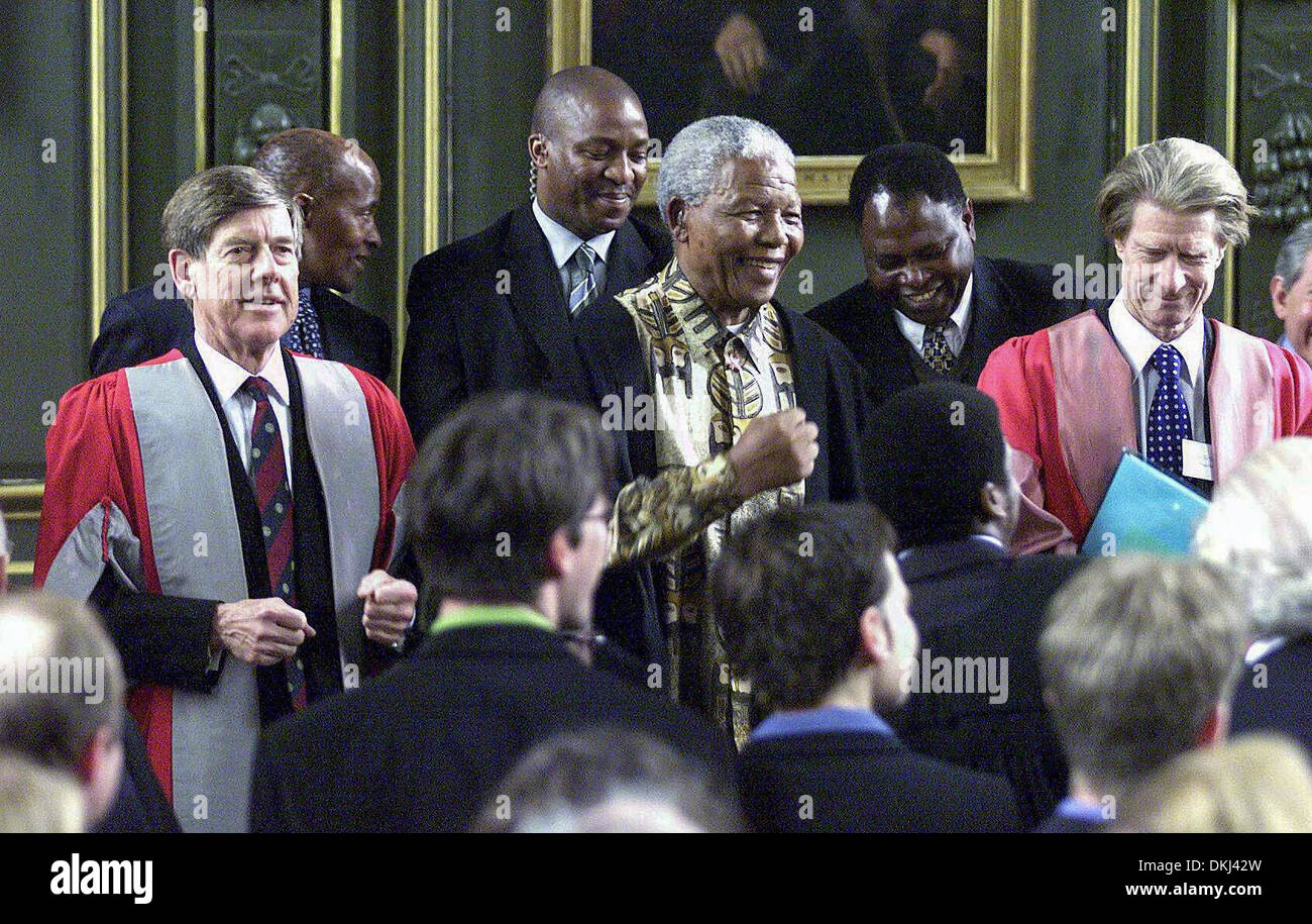 NELSON MANDELA 'DANCING WITH THE DONS' AT CAMBRIDGE UNIVERSITY Stock ...