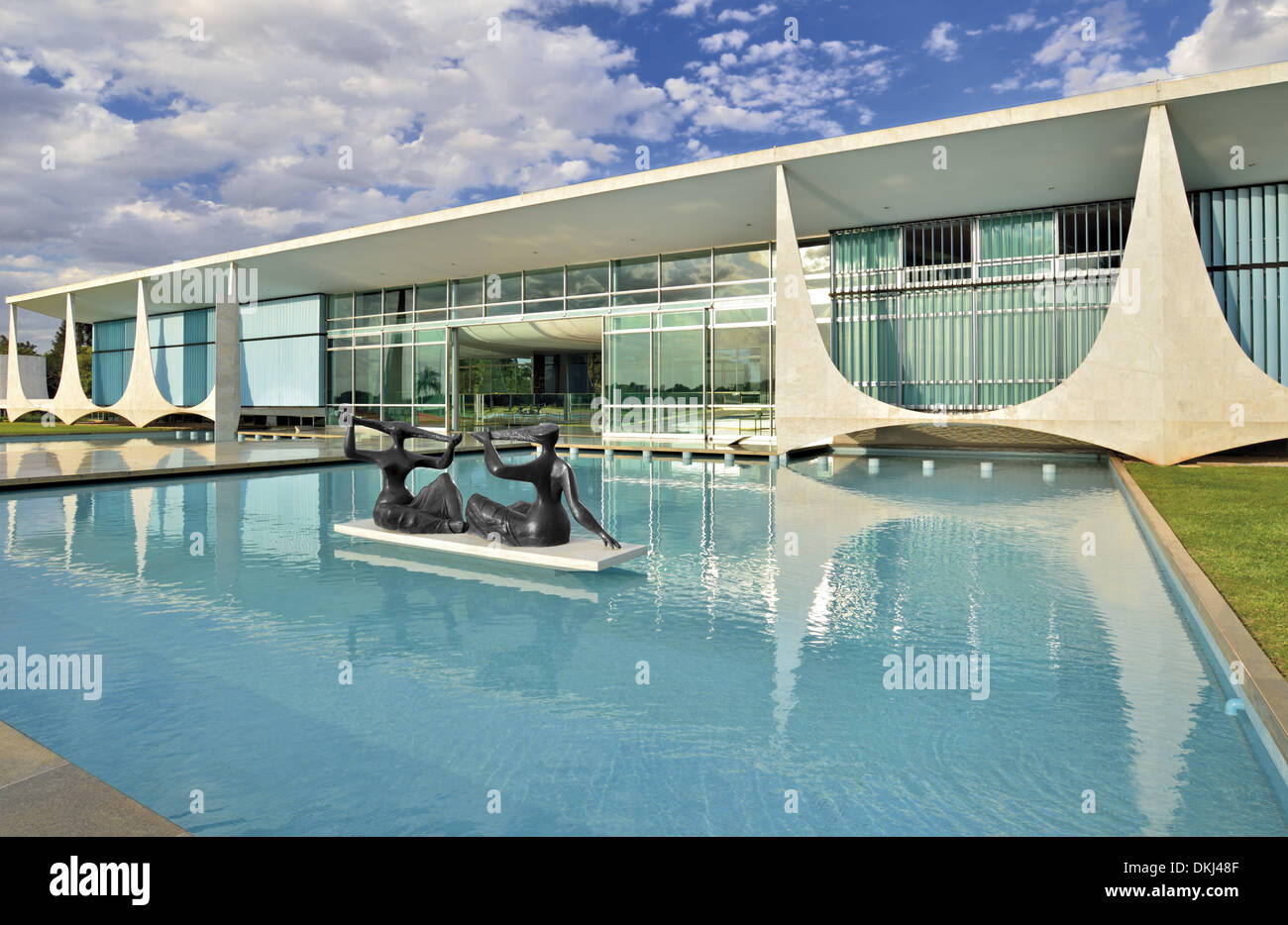 Oscar niemeyer alvorada palace brasilia hi-res stock photography and ...
