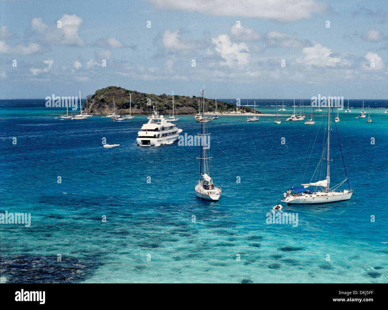View of sailing yachts on Mayreau Island, Grenadines, Caribbean Stock ...