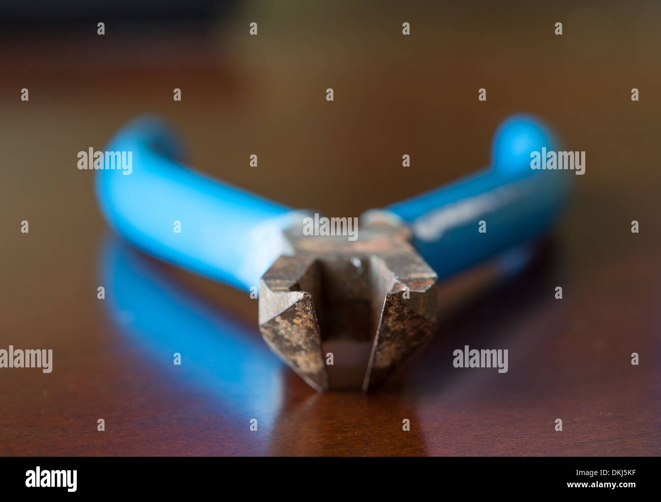 Wire cutters hi-res stock photography and images - Alamy