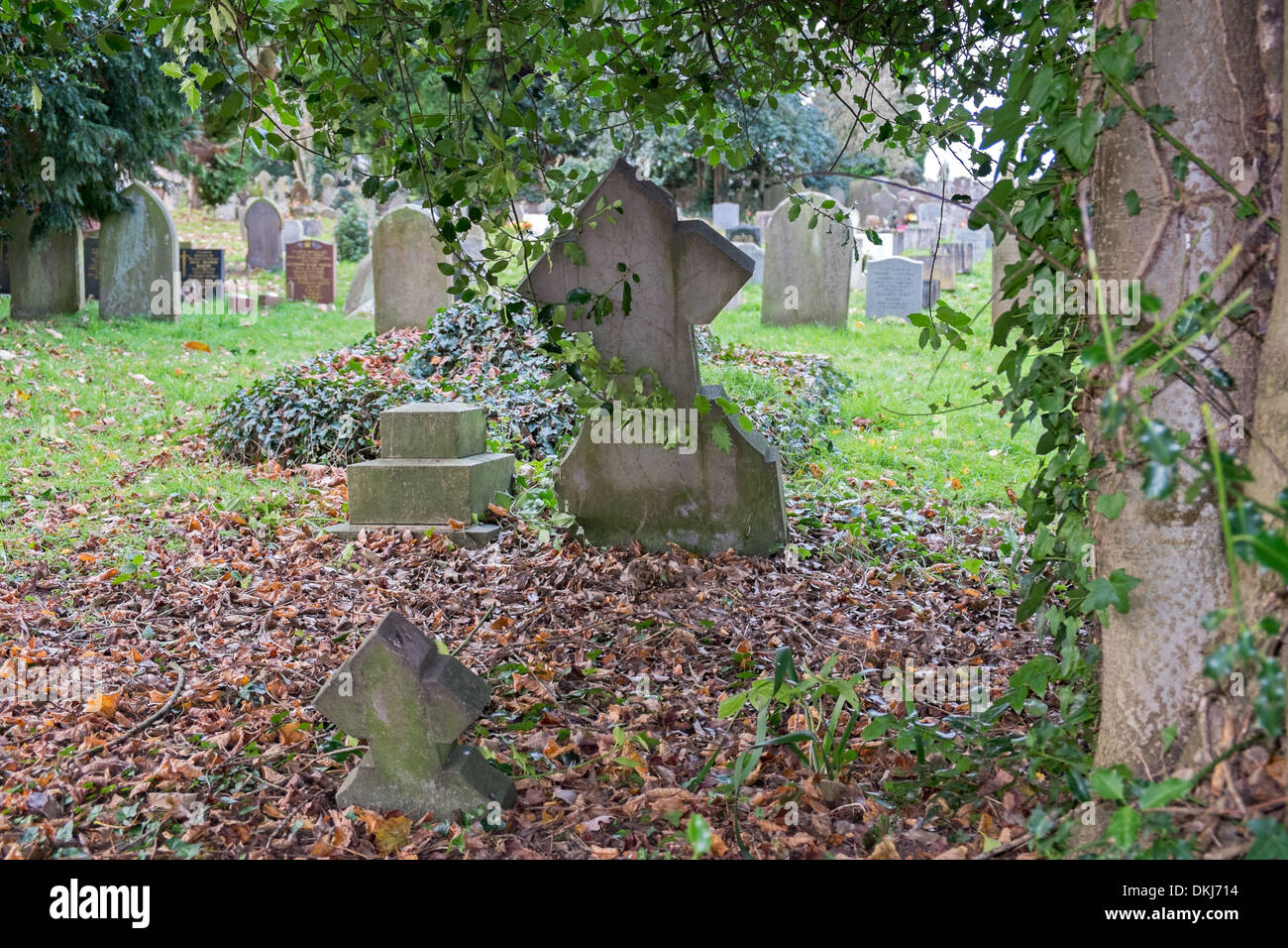 Churchyard cross hi-res stock photography and images - Alamy