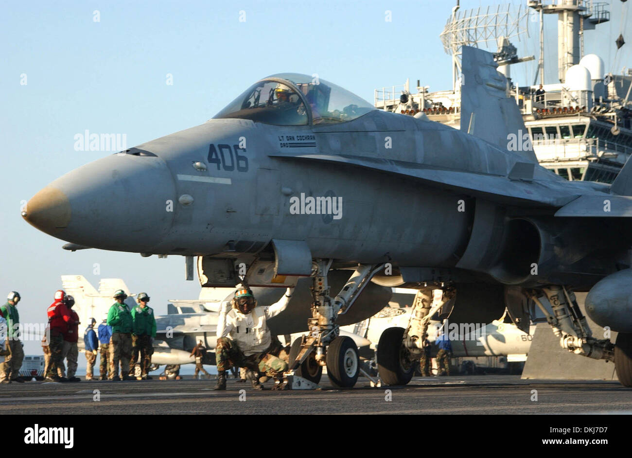 Uss kitty hawk cv 63 hi-res stock photography and images - Alamy