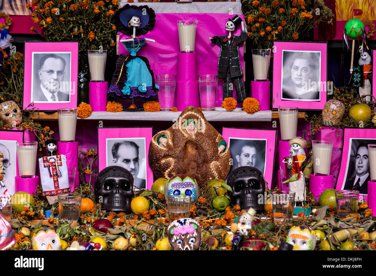 Altar ofrendas oaxaca photos hi-res stock photography and images - Alamy