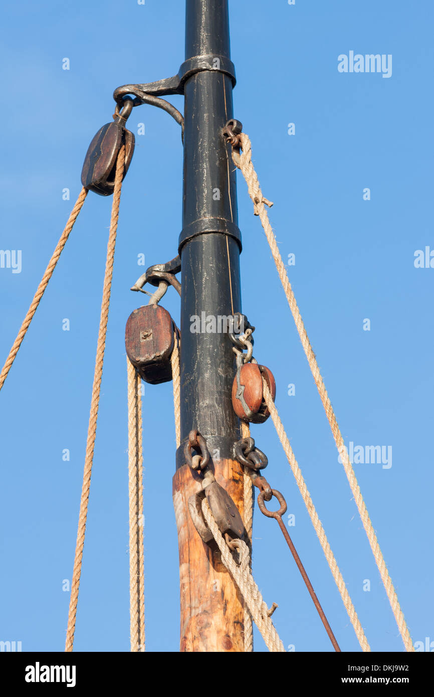 Mast and rigging from old wooden sailing ship Stock Photo - Alamy