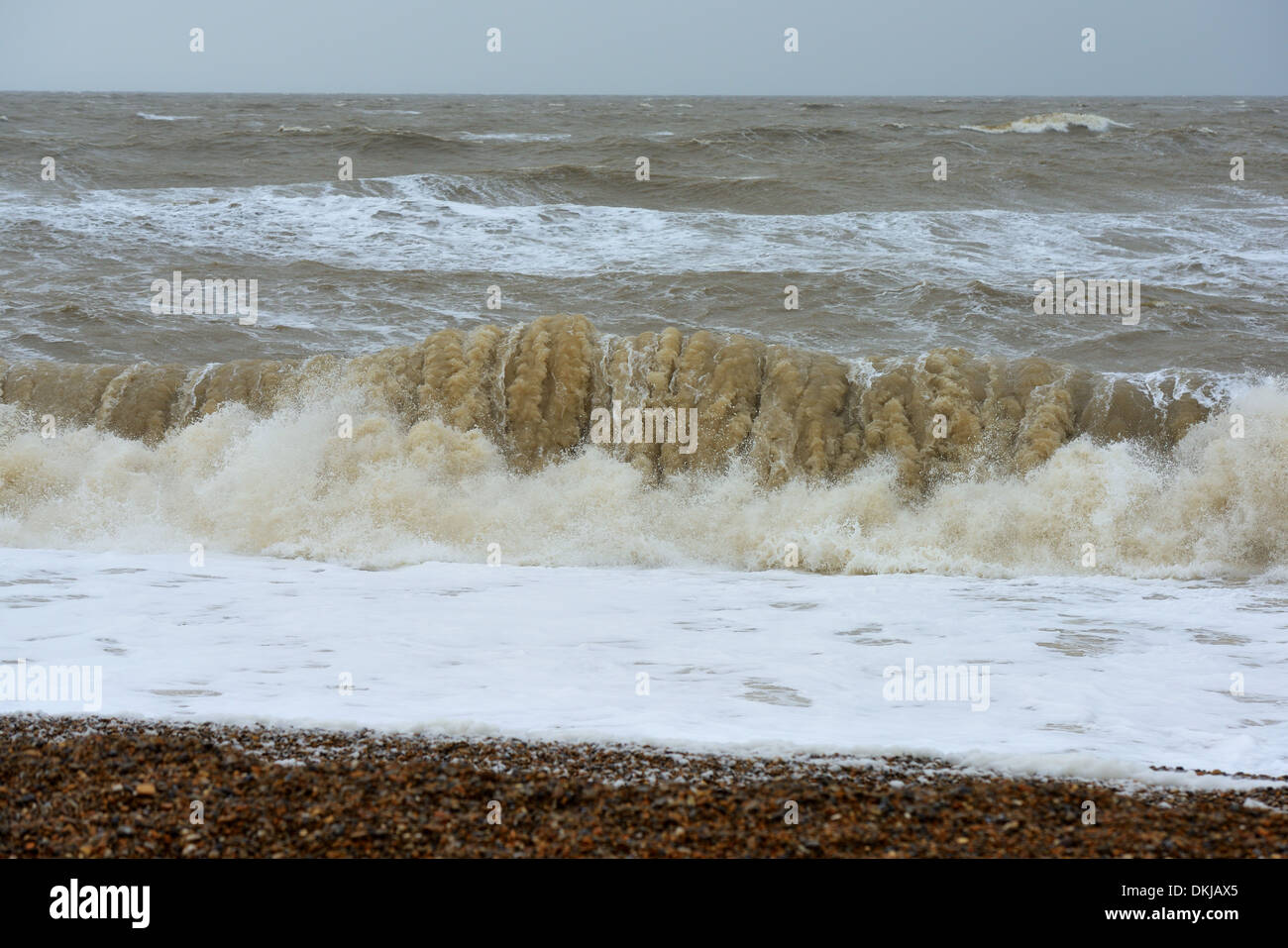 Wave shingle beach hi-res stock photography and images - Alamy