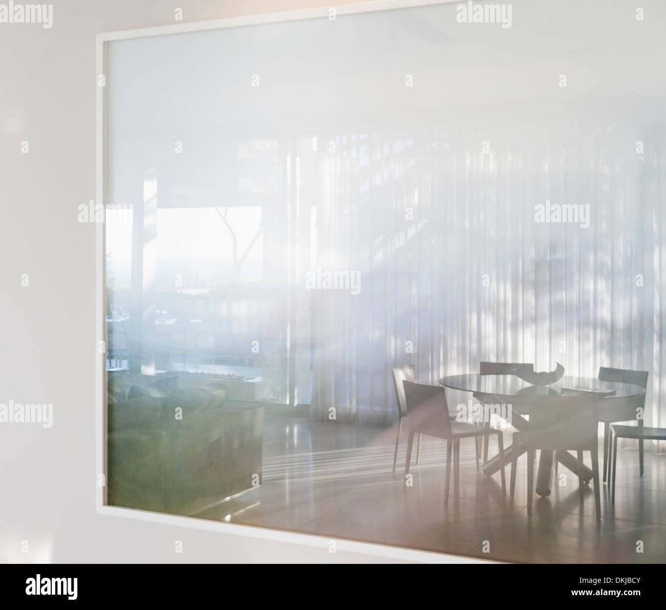 Dining table chairs window hi-res stock photography and images - Alamy