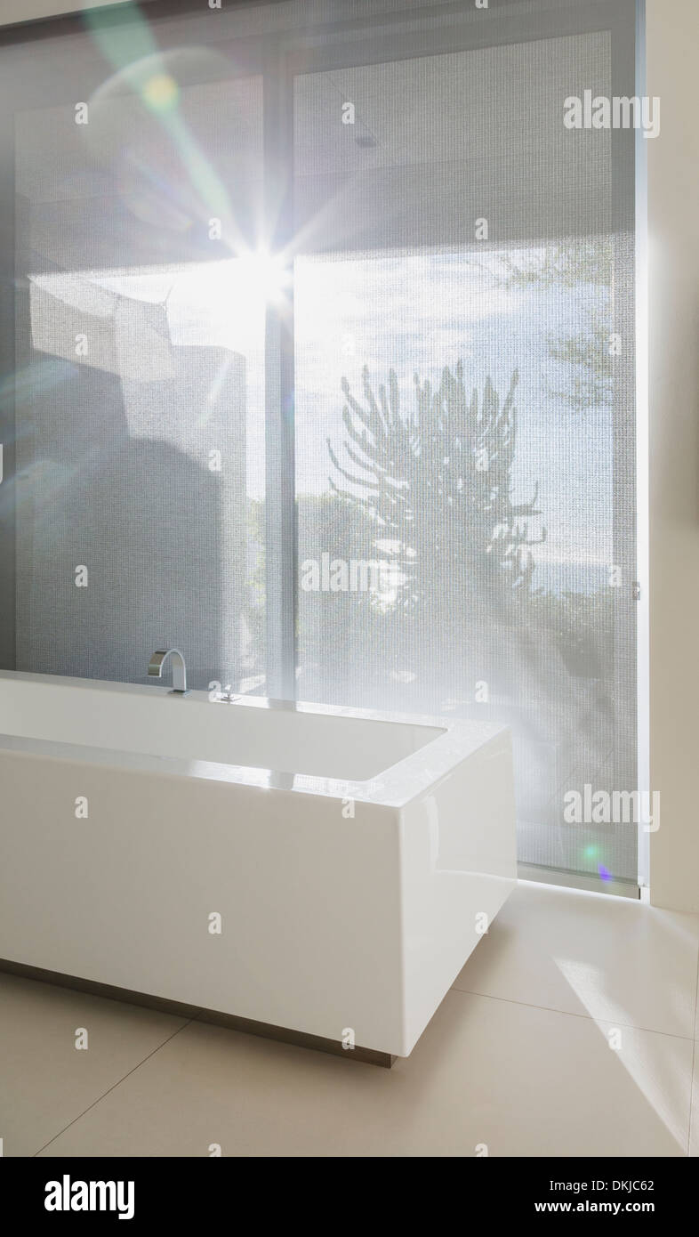 Sunlight shining through window hi-res stock photography and images - Alamy