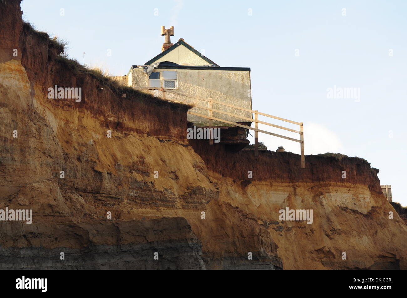 Cliff erosion edge house hi-res stock photography and images - Alamy