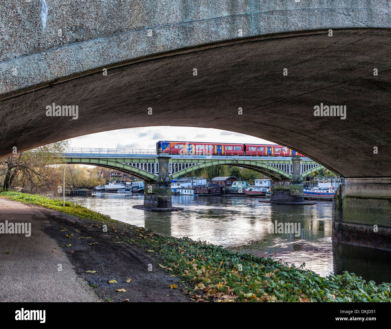 Concrete railway bridges hi-res stock photography and images - Alamy
