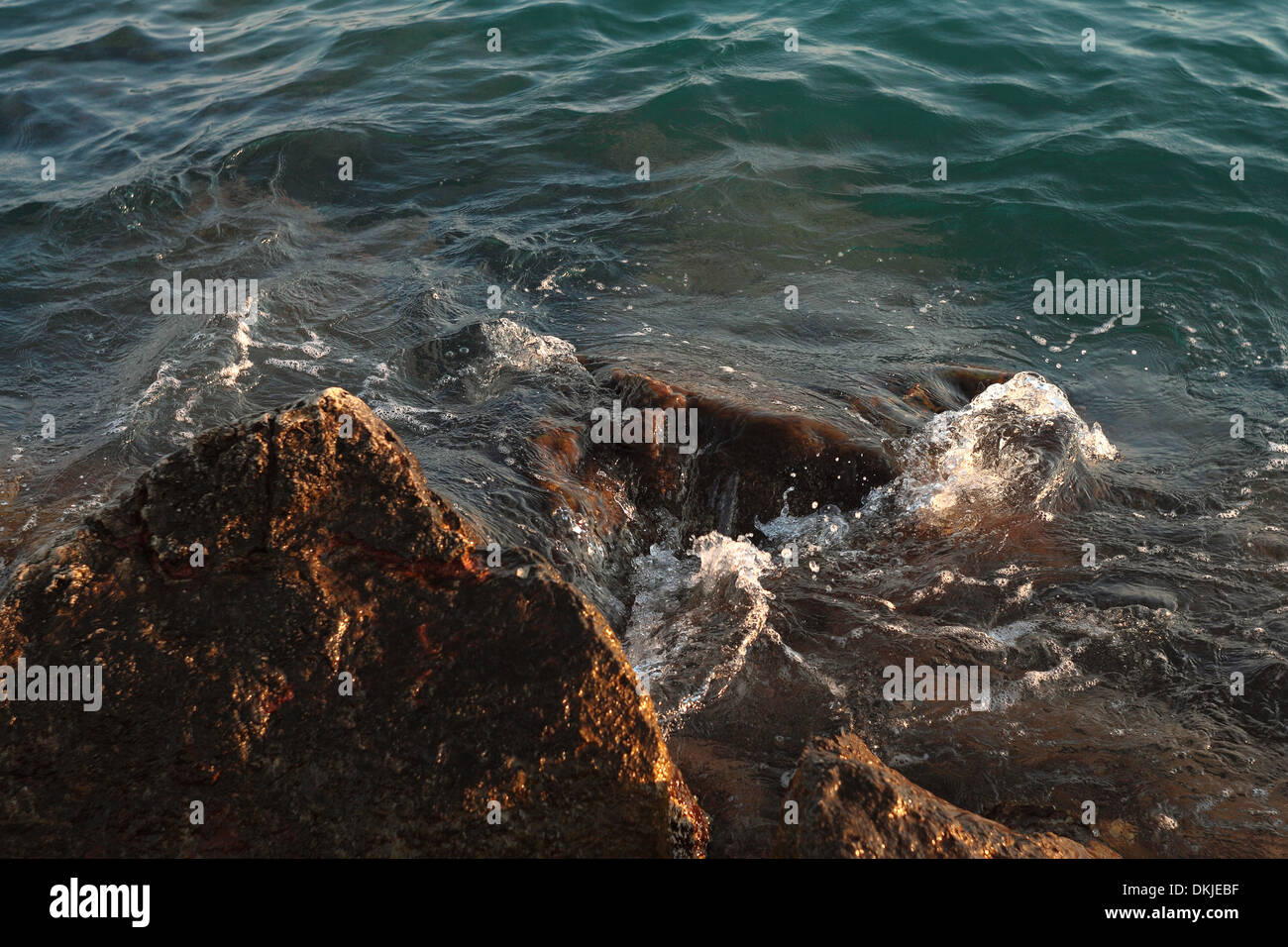 Sea wave break on stone,aegean Stock Photo - Alamy