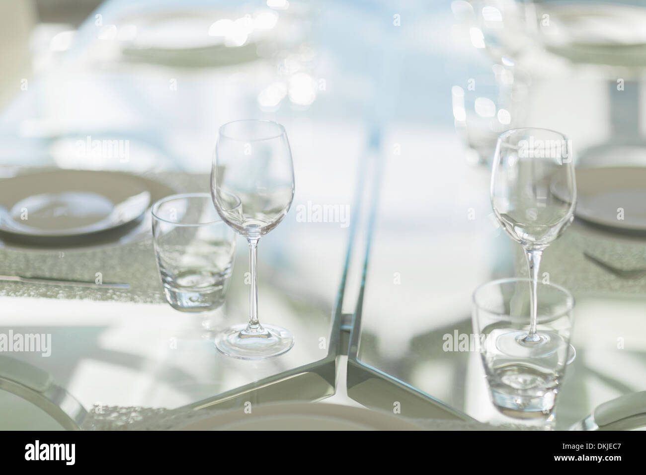 How to set the table hi-res stock photography and images - Alamy