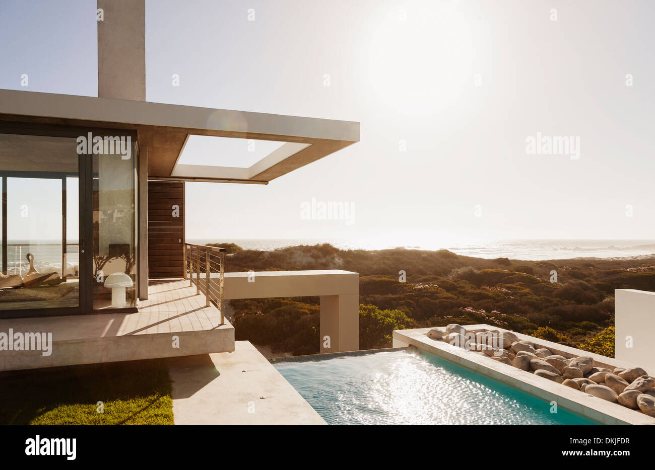Modern house and swimming pool overlooking ocean Stock Photo - Alamy