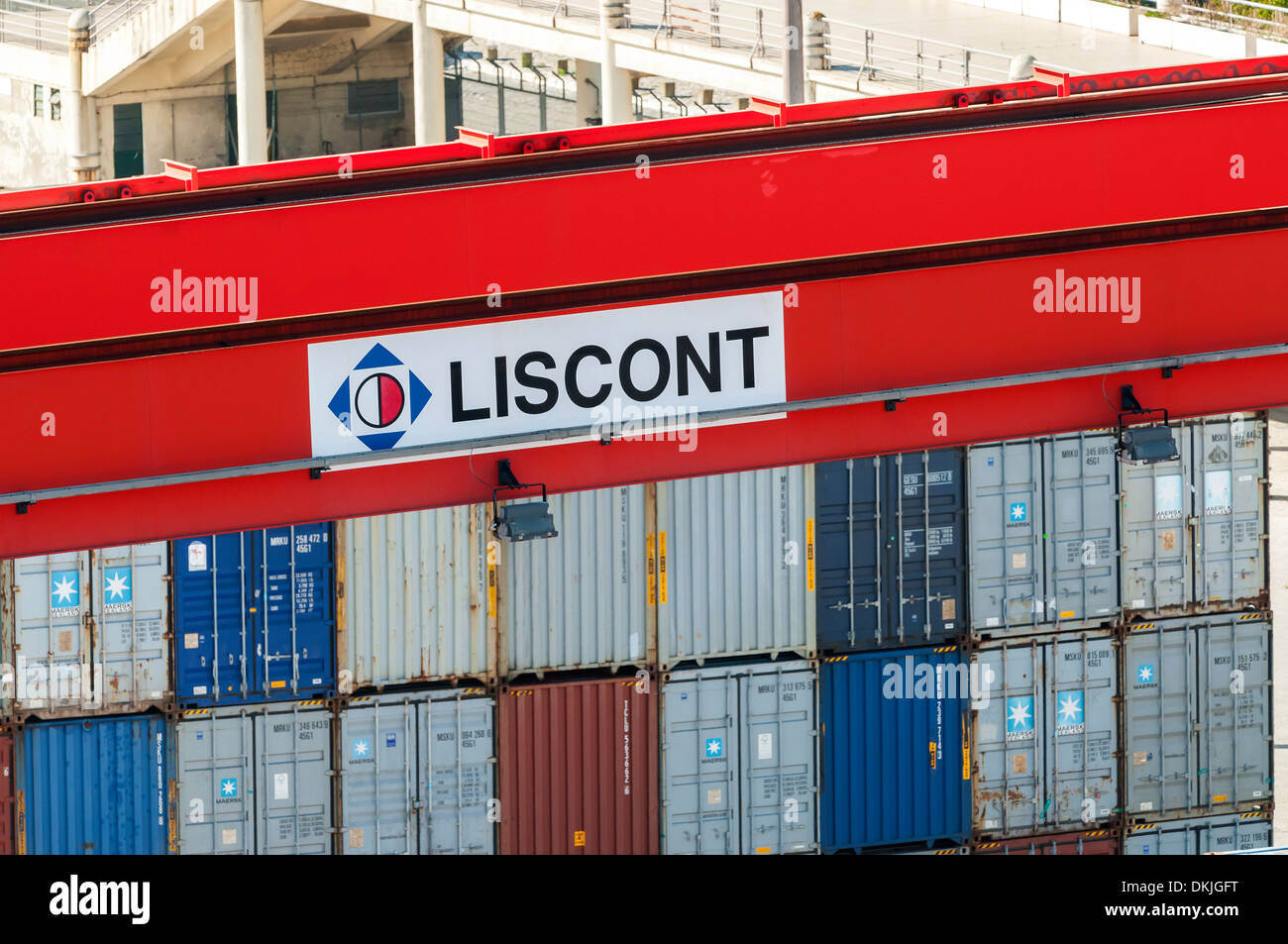 Shipping container crane hi-res stock photography and images - Alamy