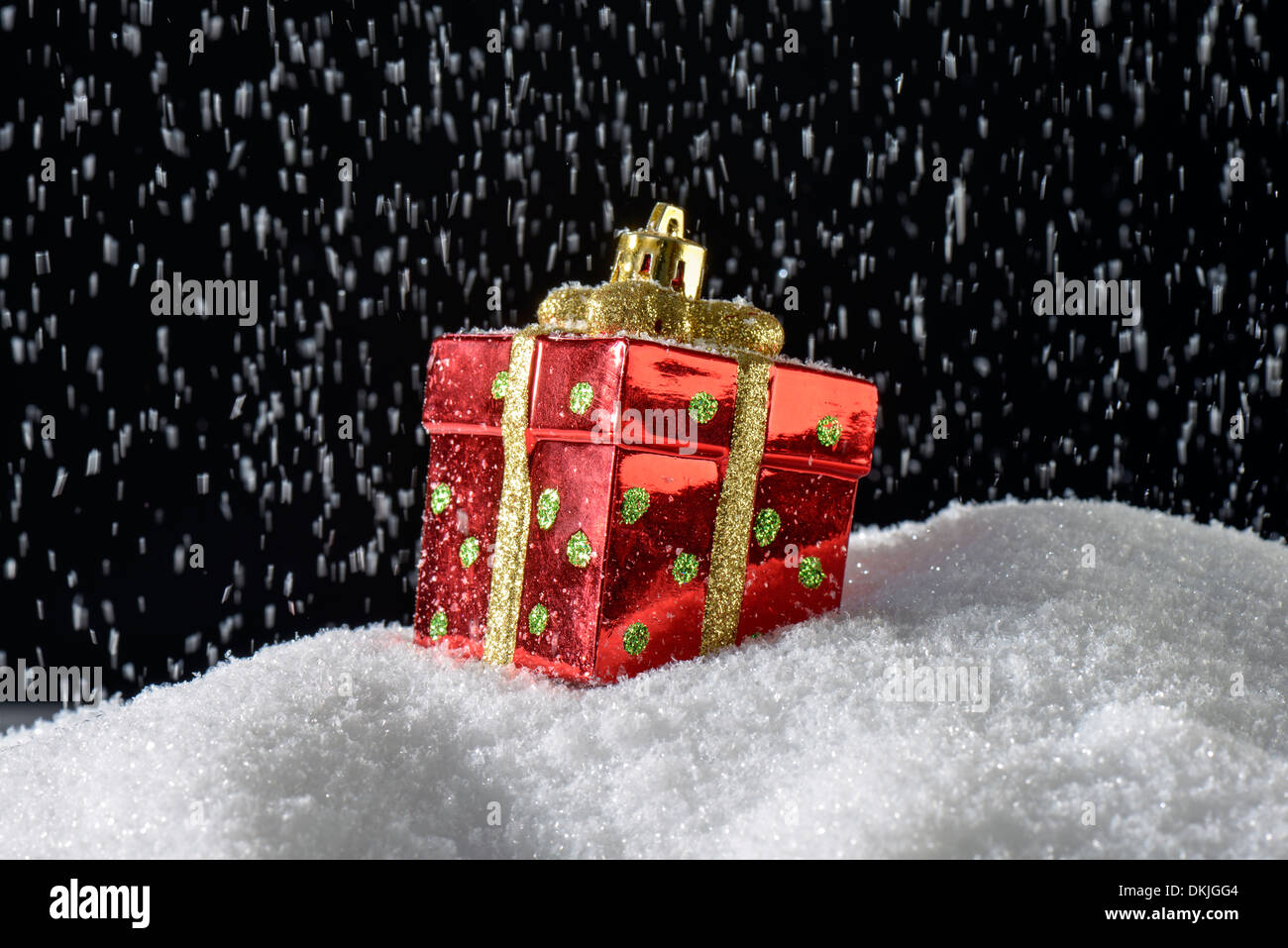 Christmas decoration Present on snow and its snowing Stock Photo - Alamy