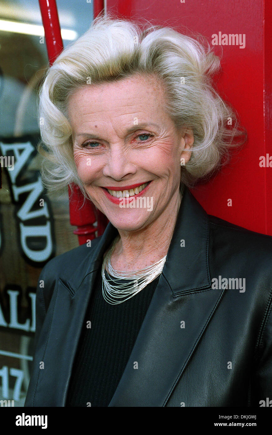 Actress honor blackman hi-res stock photography and images - Alamy