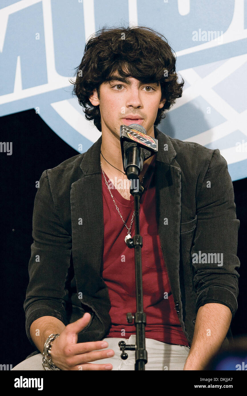 Jonas brothers 2009 jonas brothers hi-res stock photography and images ...