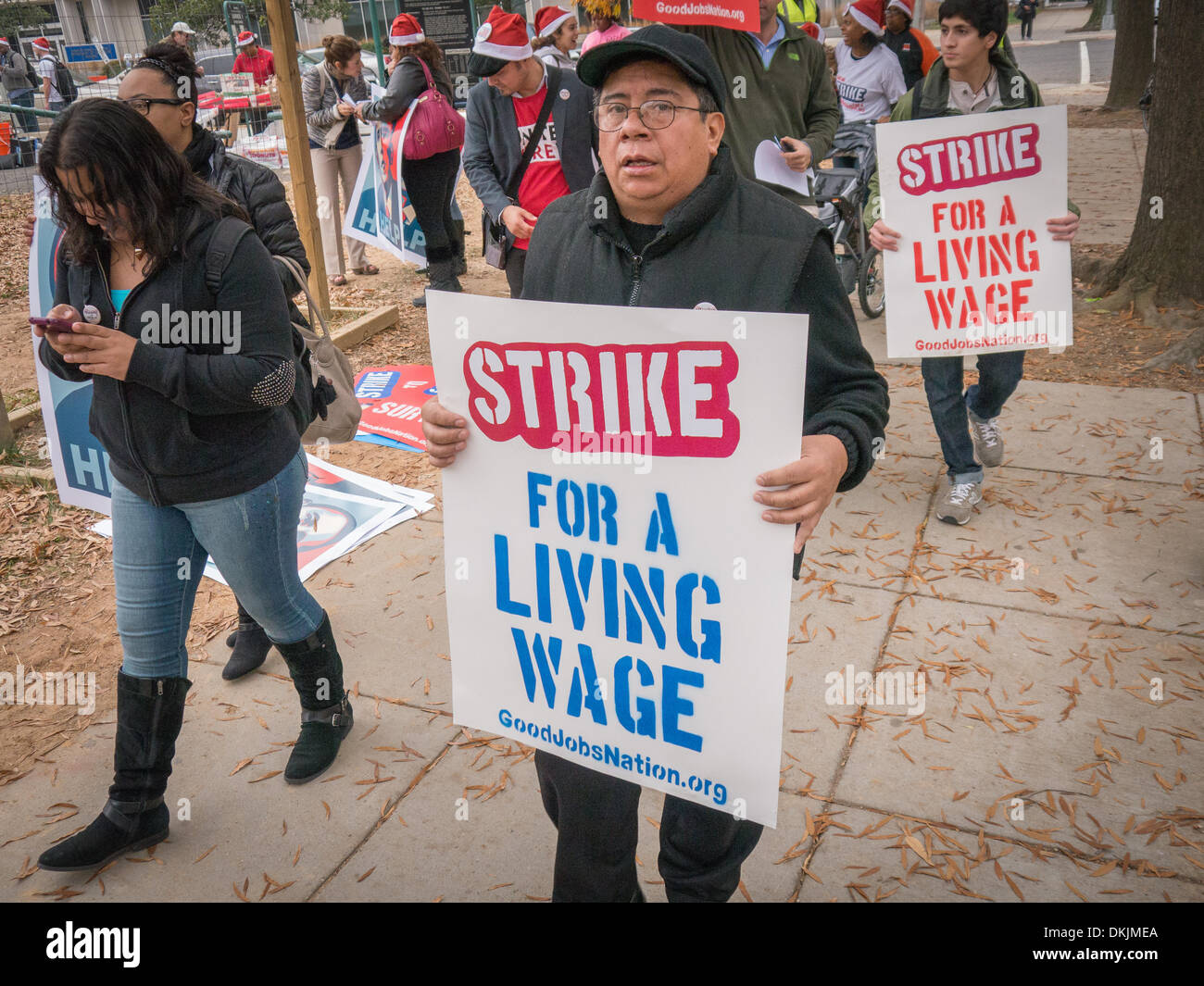 Washington, DC USA 05 Dec, 2013: Minimum wage workers for government ...