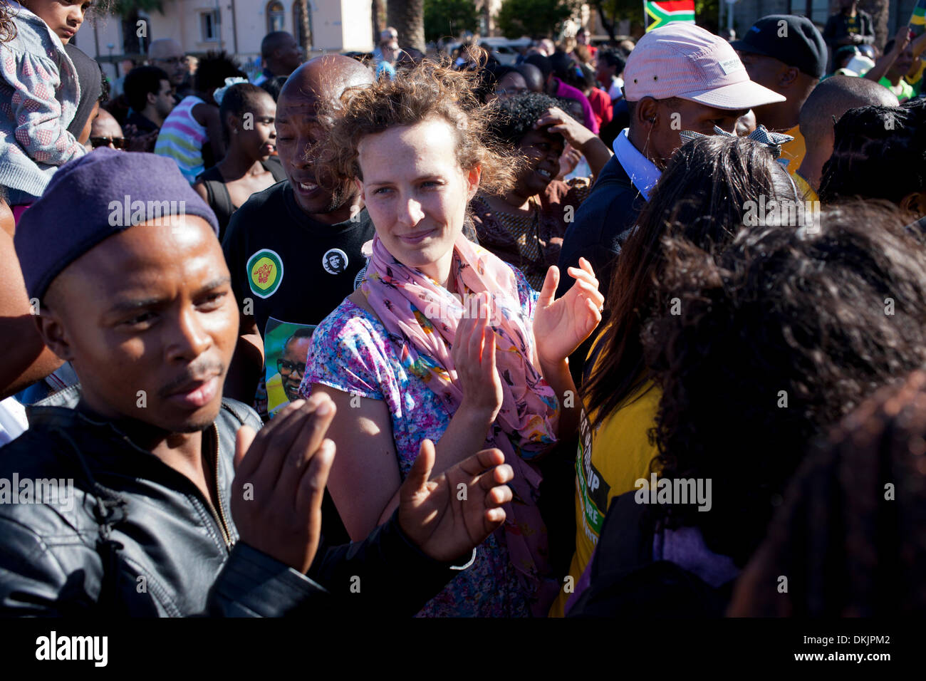Cape Town, South Africa. 6th Dec, 2013. South Africans gathered at the ...