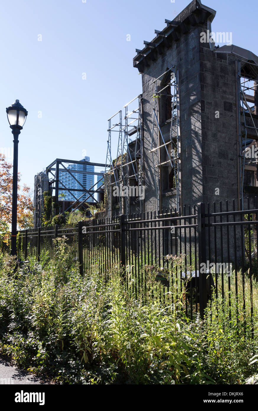 Abandoned Smallpox Hospital on Roosevelt Island, NYC Stock Photo - Alamy