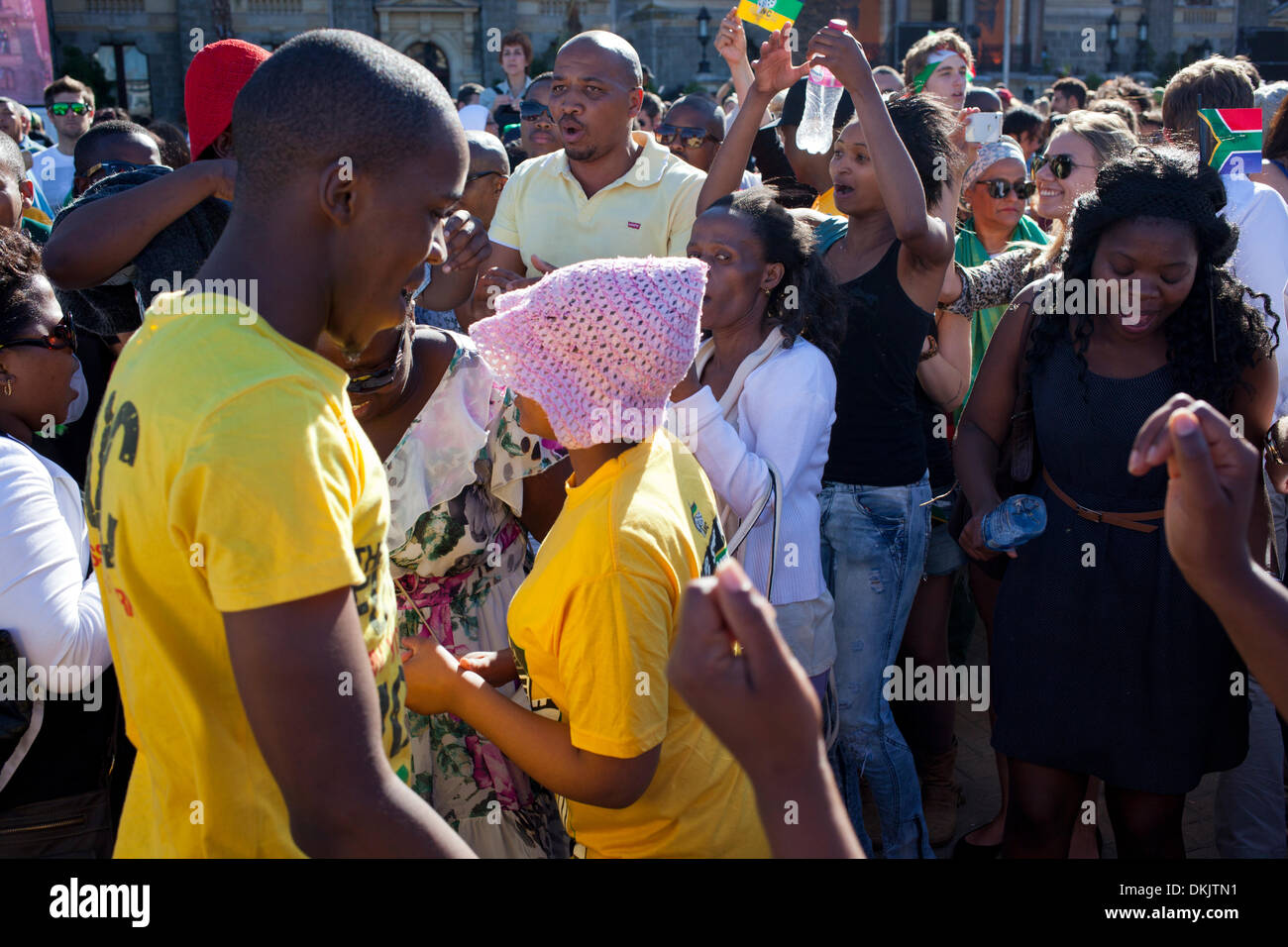 Cape Town, South Africa. 6th Dec, 2013. South Africans gathered at the ...