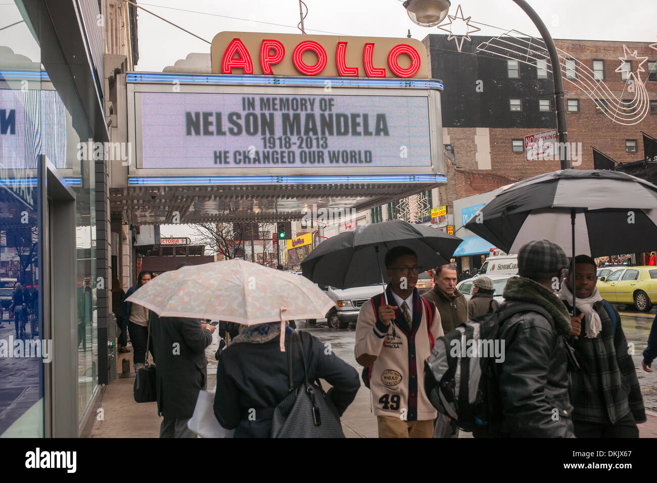 The marquee of the Apollo Theater in Harlem in New York on a rainy ...