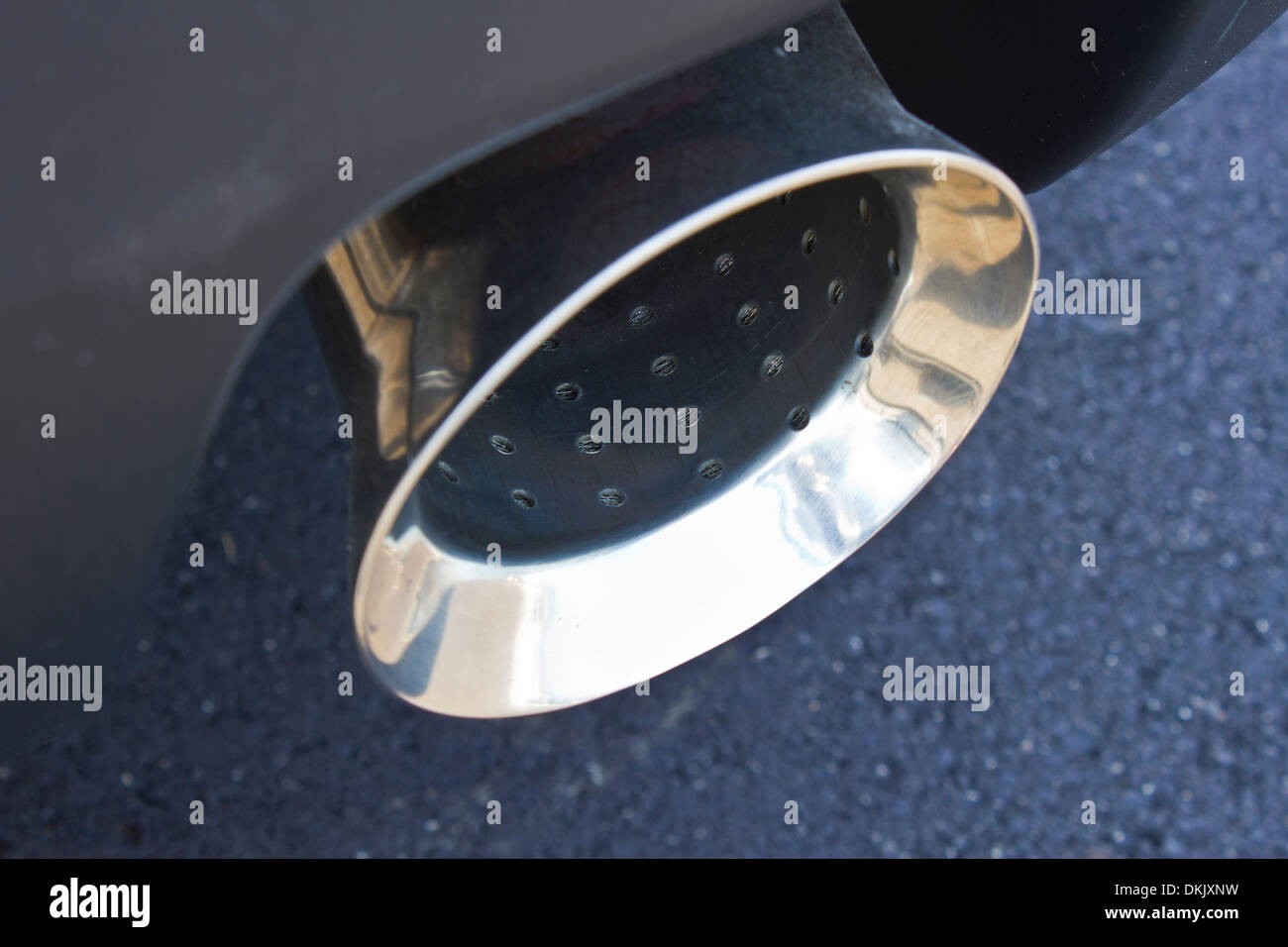 Car exhaust pipe hi-res stock photography and images - Alamy