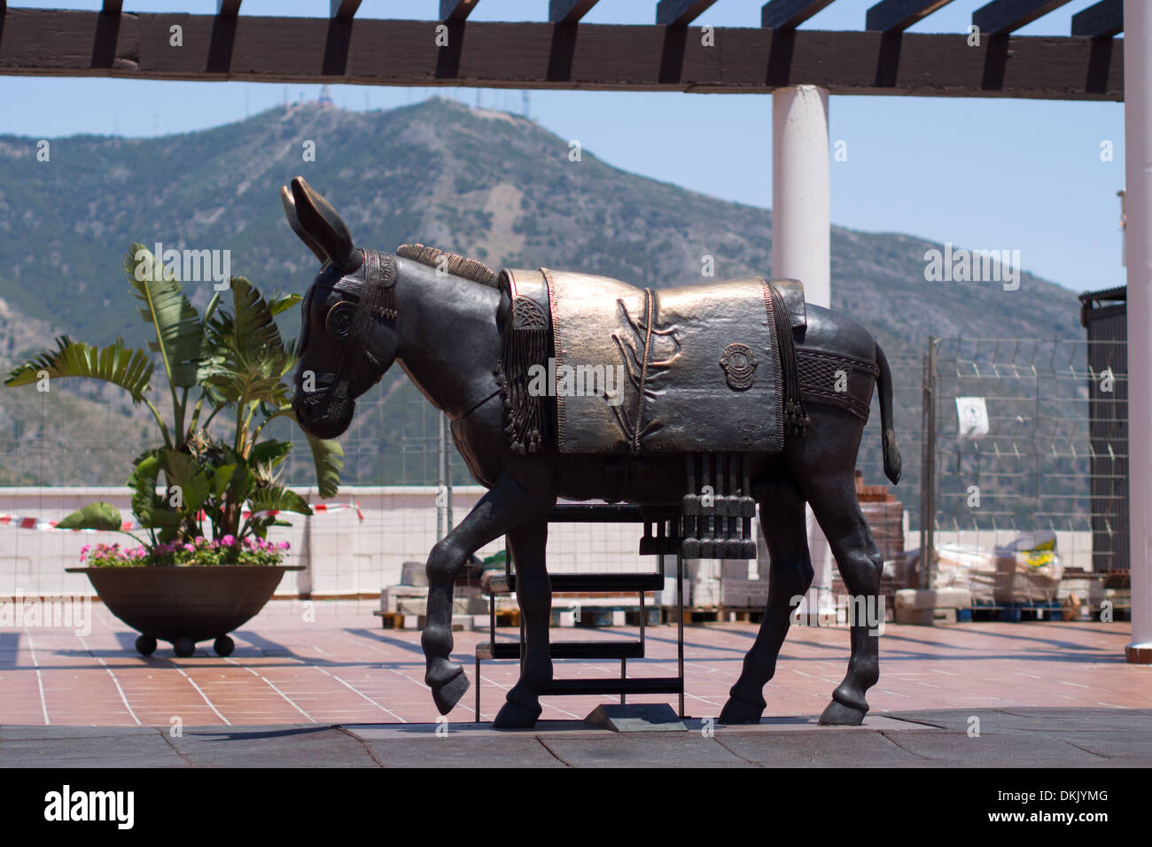 Donkey statue hi-res stock photography and images - Alamy