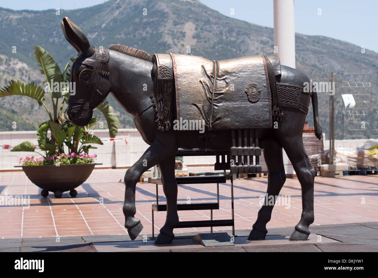 Donkey statue hi-res stock photography and images - Alamy