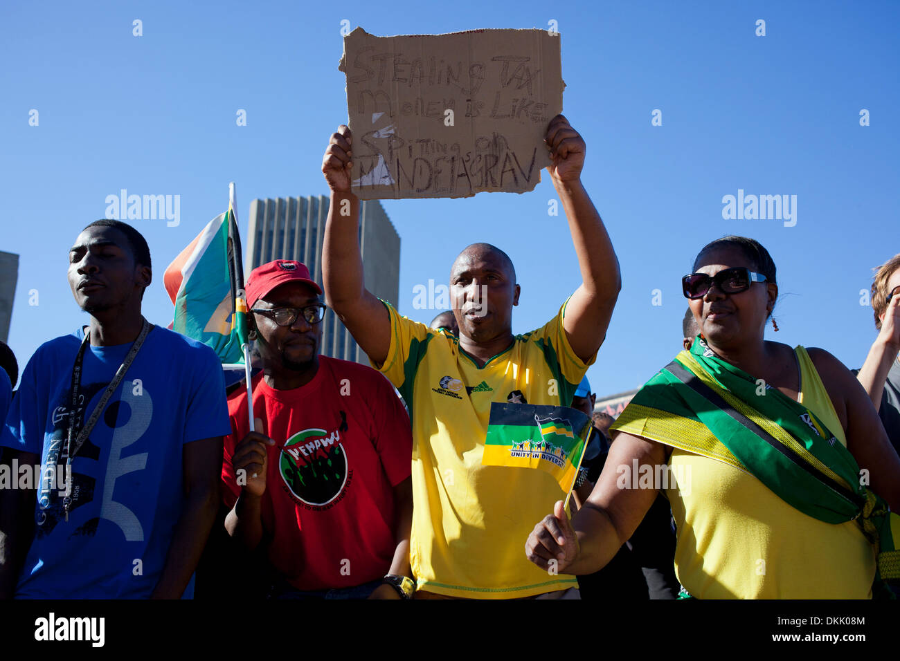 South Africans gathered at the Grand Parade, Cape Town at 5pm this ...