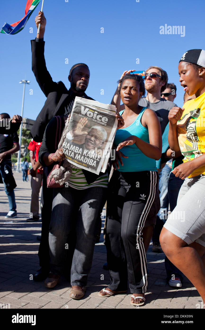 South Africans gathered at the Grand Parade, Cape Town at 5pm this ...