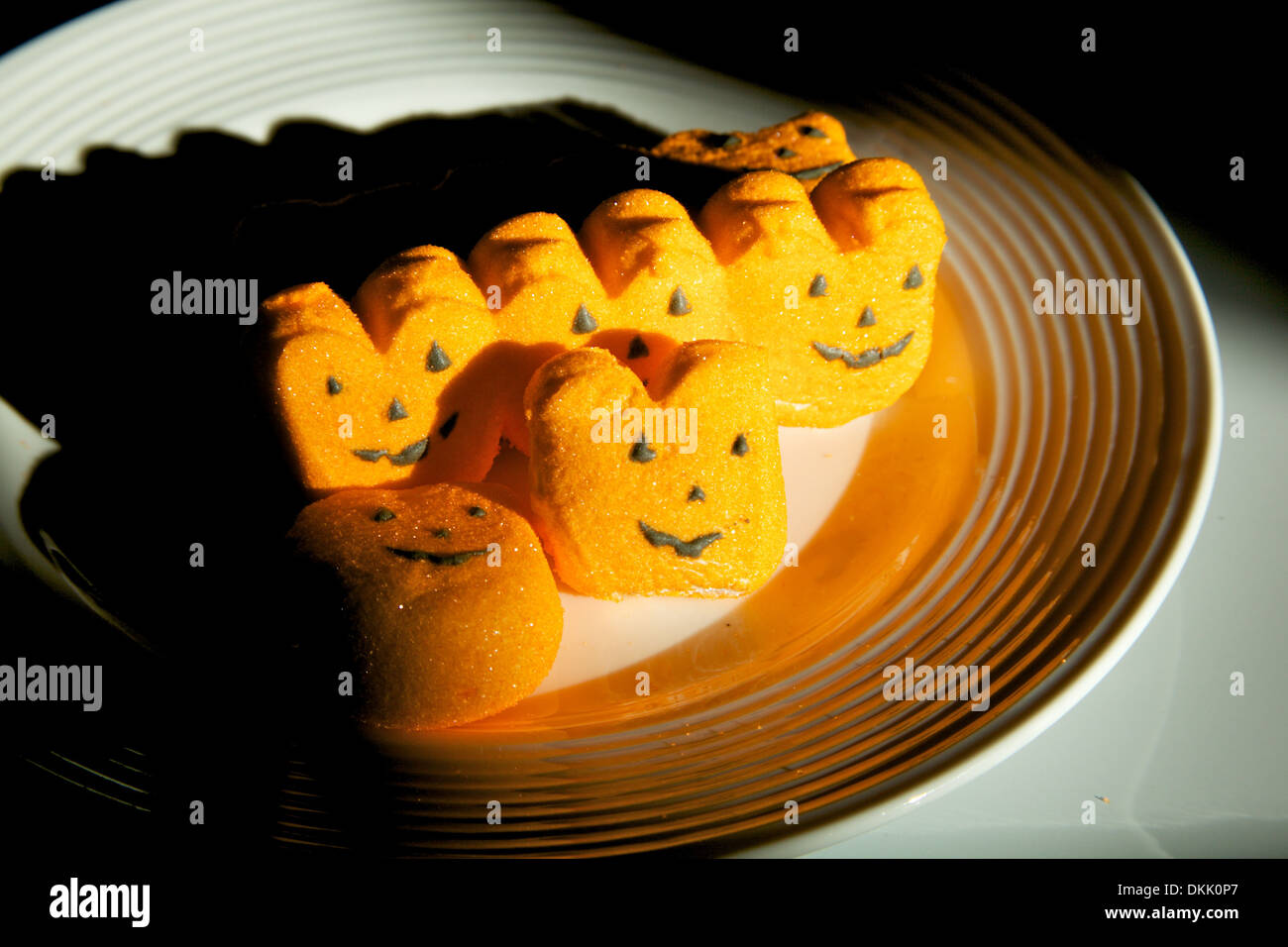 Marshmallow peeps hi-res stock photography and images - Alamy