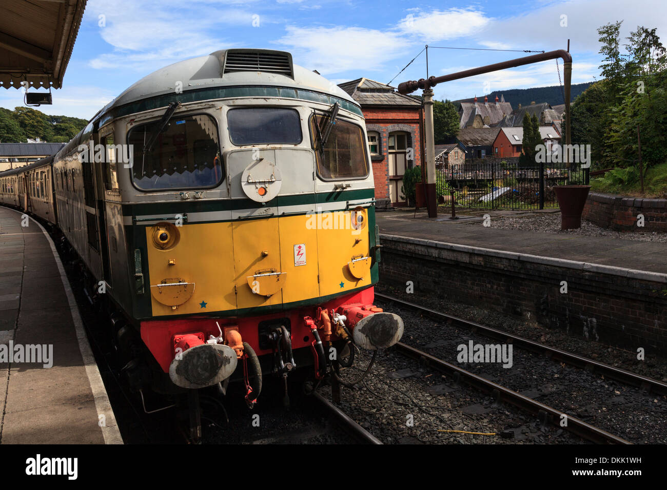 Class 26 (26010/D5310) is seen running on the Llangollen Heritage ...