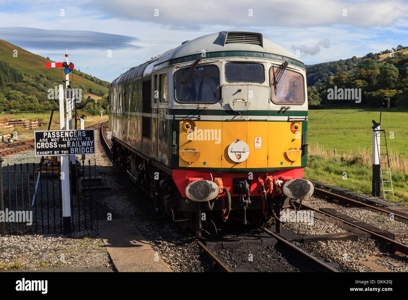 Class 26 (26010/D5310) is seen running on the Llangollen Heritage ...