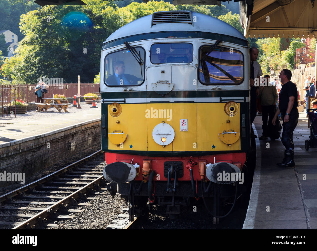Class 26 (26010/D5310) is seen running on the Llangollen Heritage ...