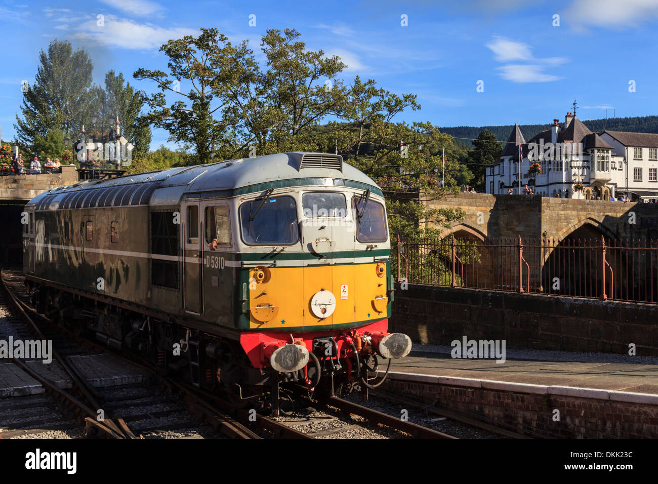 Class 26 (26010/D5310) is seen running on the Llangollen Heritage ...