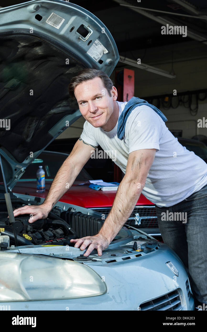 Male mechanic working on car hi-res stock photography and images - Alamy