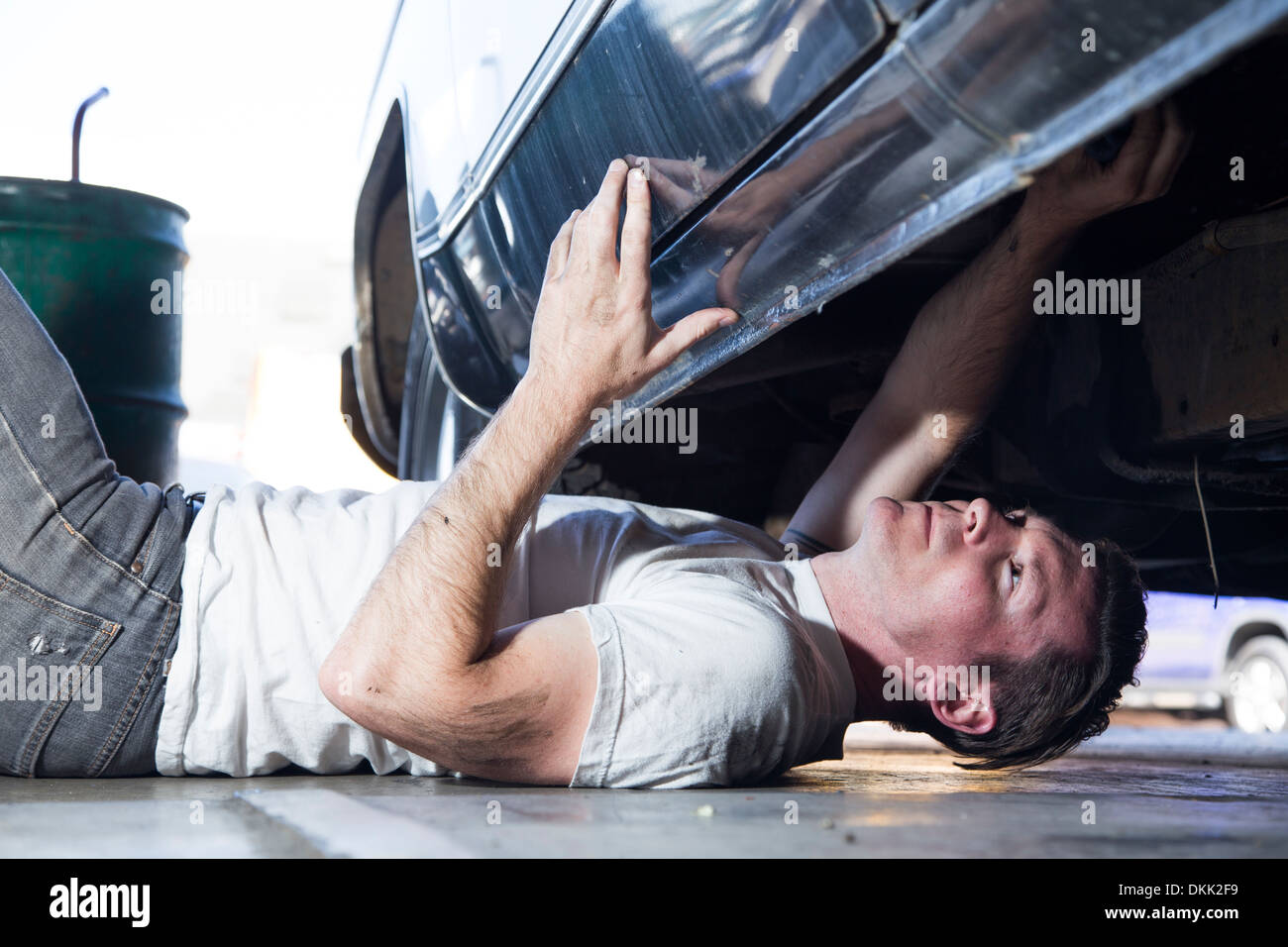 Male mechanic working on car hi-res stock photography and images - Alamy