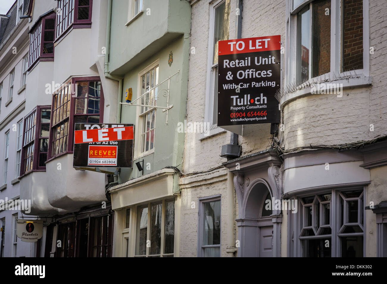 Signs on buildings hi-res stock photography and images - Alamy