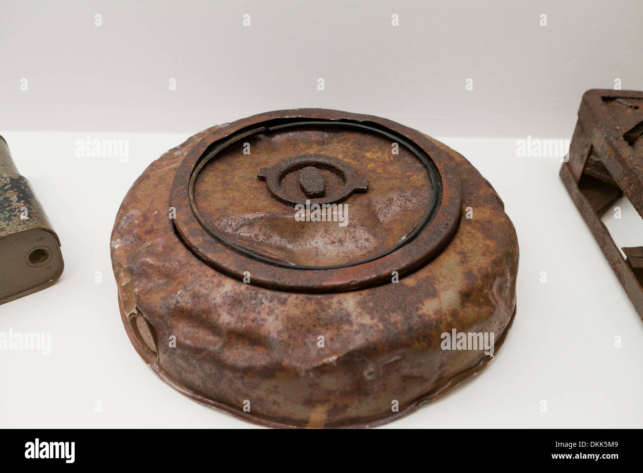 Mine landmine hi-res stock photography and images - Alamy