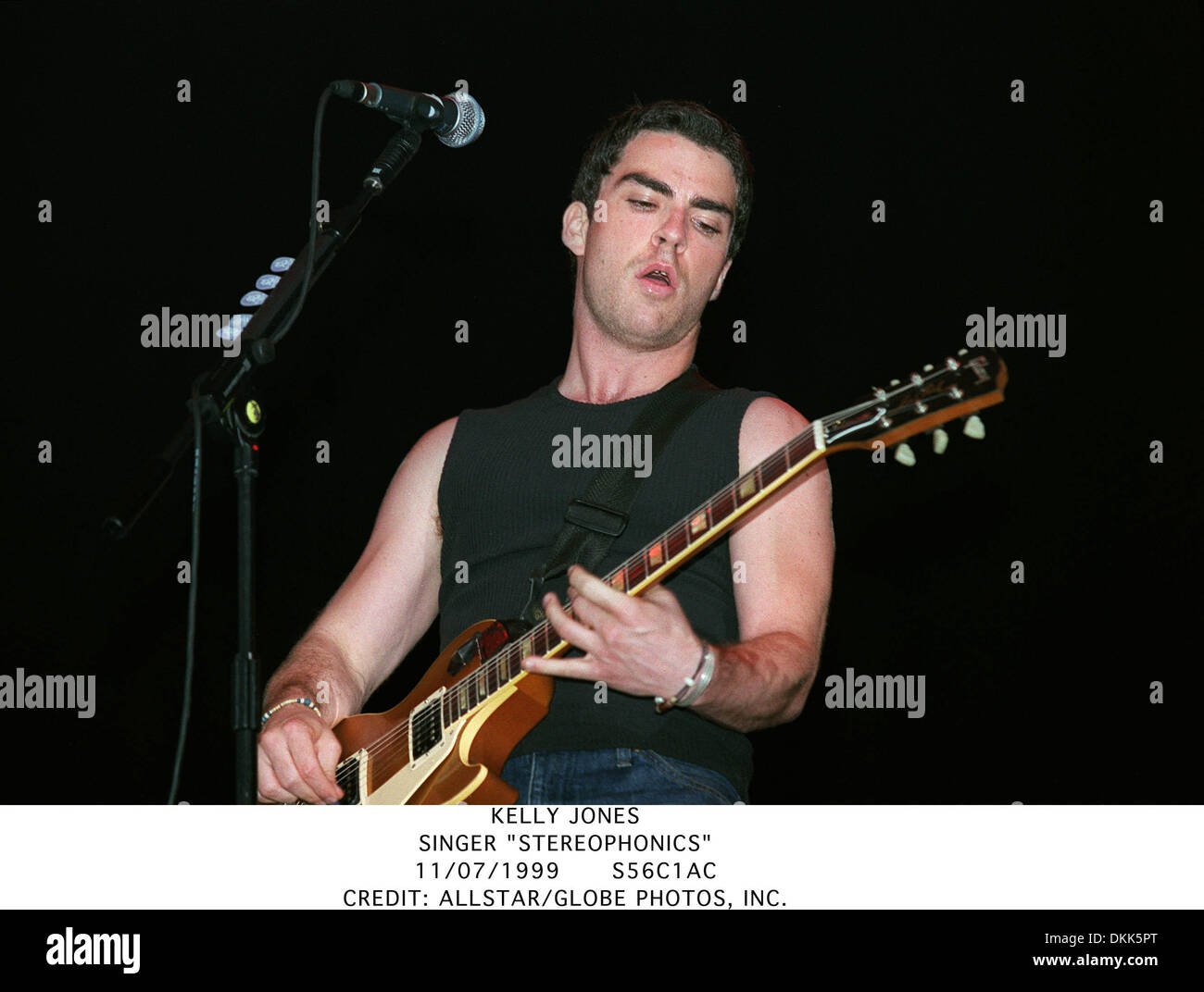KELLY JONES.SINGER ''STEREOPHONICS''.11/07/1999.S56C1AC Stock Photo - Alamy