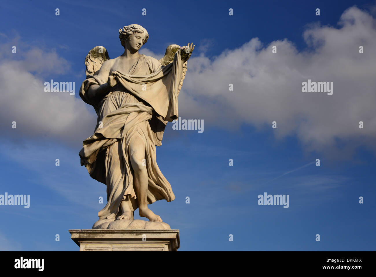 Angel statue hi-res stock photography and images - Alamy