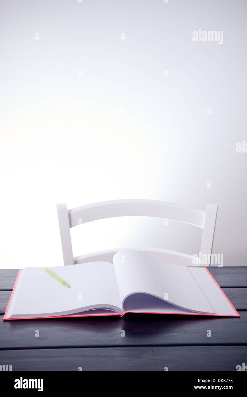 Empty room table chair hi-res stock photography and images - Alamy
