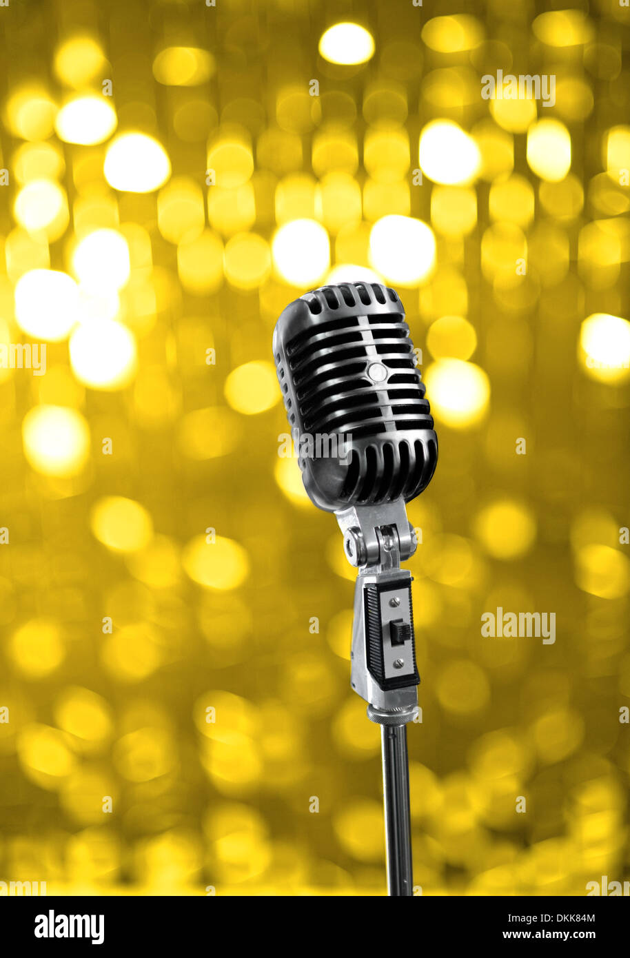 Vintage microphone hi-res stock photography and images - Alamy