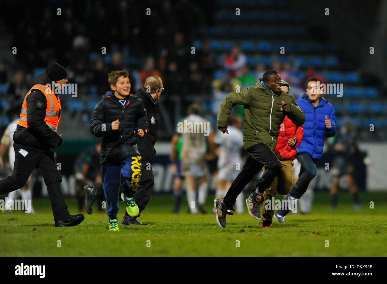 Ospreys rugby fans hi-res stock photography and images - Alamy