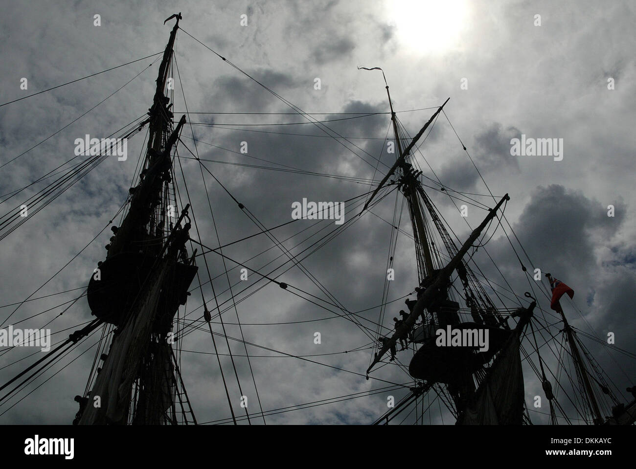 THE ENDEAVOUR.REPLICA OF HM BARK ENDEAVOUR.21/06/2002.DI70 Stock Photo ...