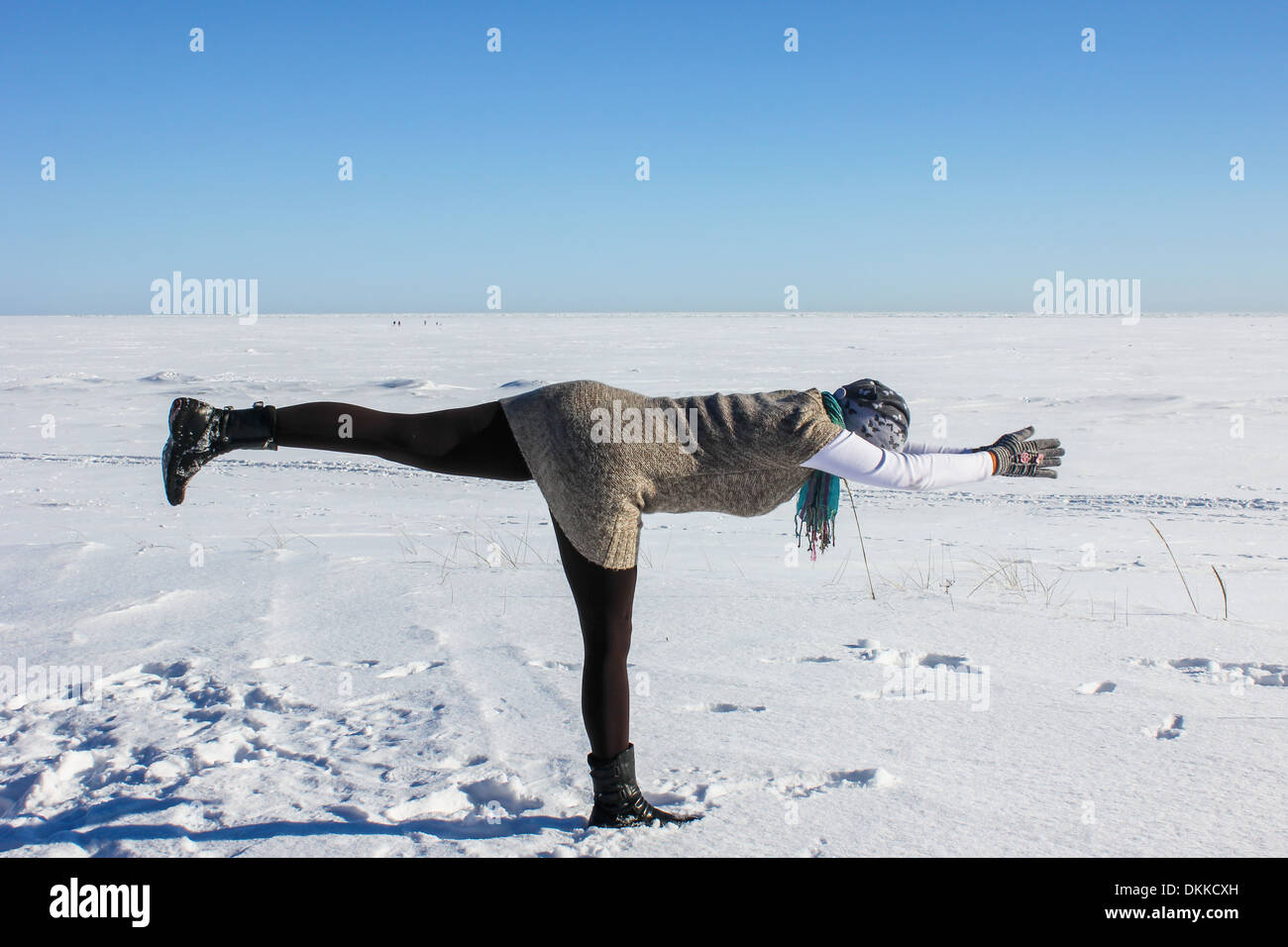 woman girl yoga pose snow winter "copy space" outdoors people Stock ...