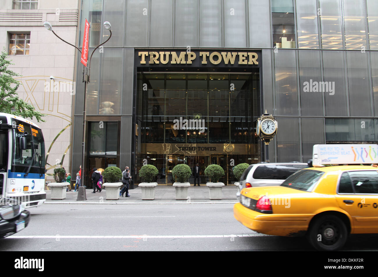 Trump tower new york exterior hi-res stock photography and images - Alamy