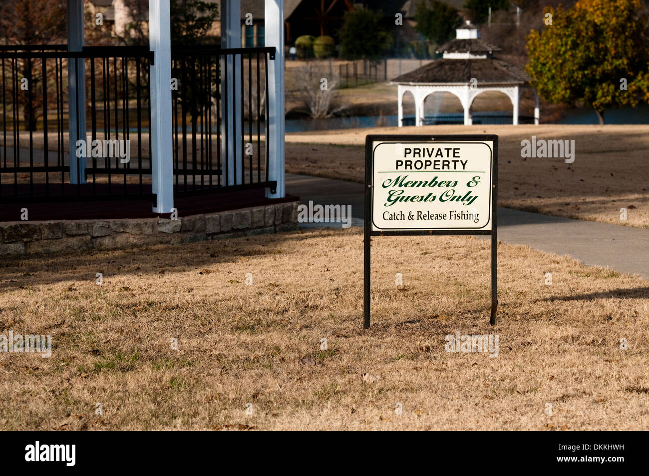 Members only sign hi-res stock photography and images - Alamy